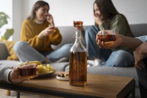 What Is Alcoholics Anonymous? How AA Works & Who It Helps